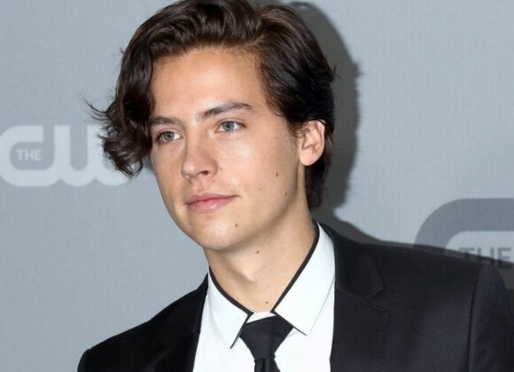 Cole Sprouse Bio, Age, Height, Career, Girlfriend, Net Worth